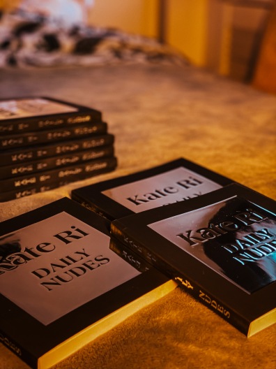 Kate Ri – traveling model